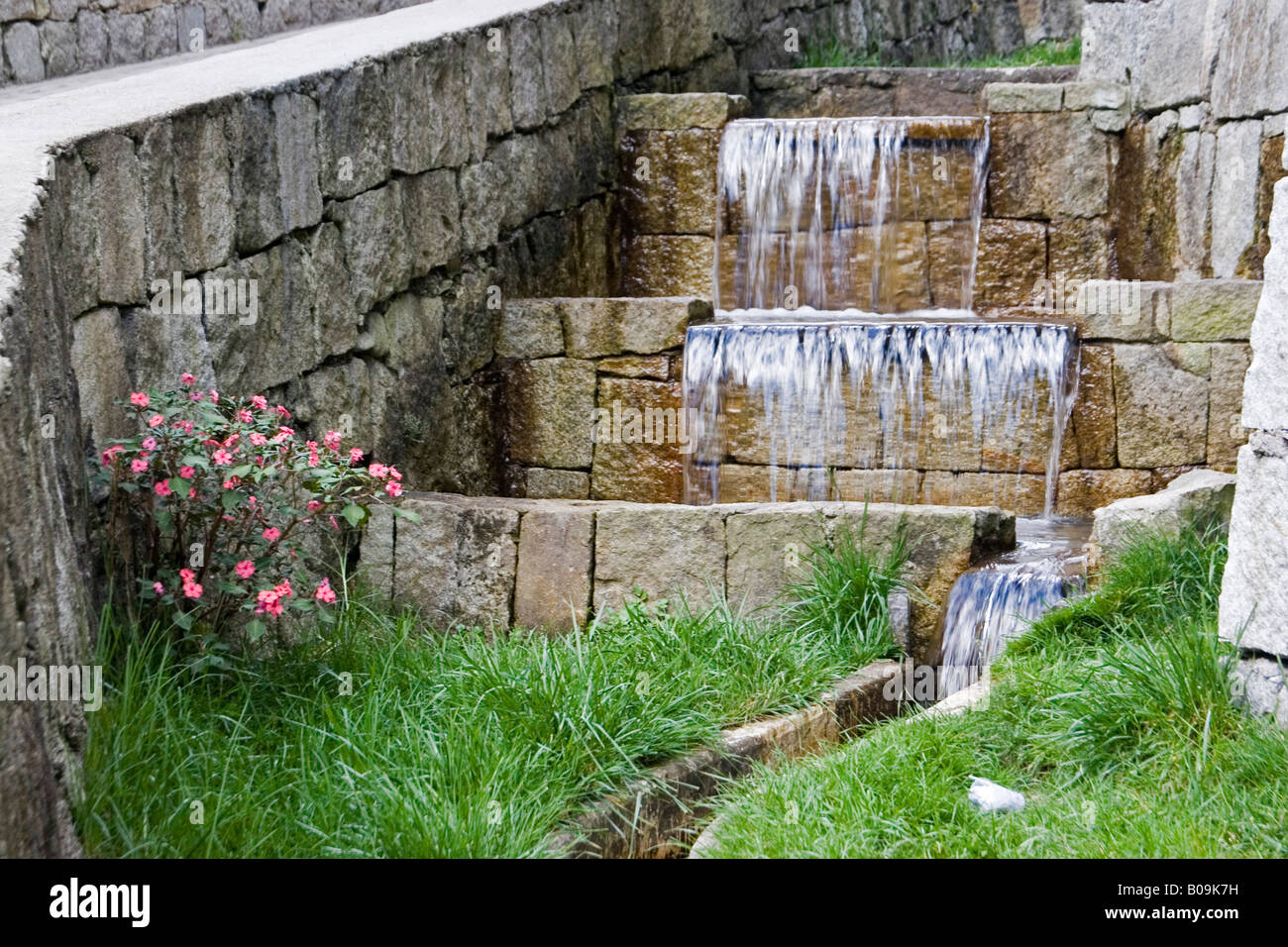 Inca fountain ancient water machu hi-res stock photography and images ...