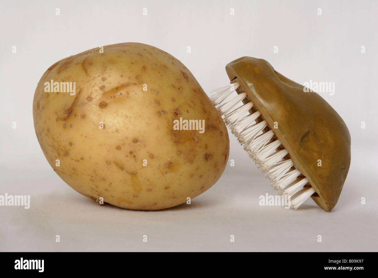 Potato and scrubber Stock Photo - Alamy