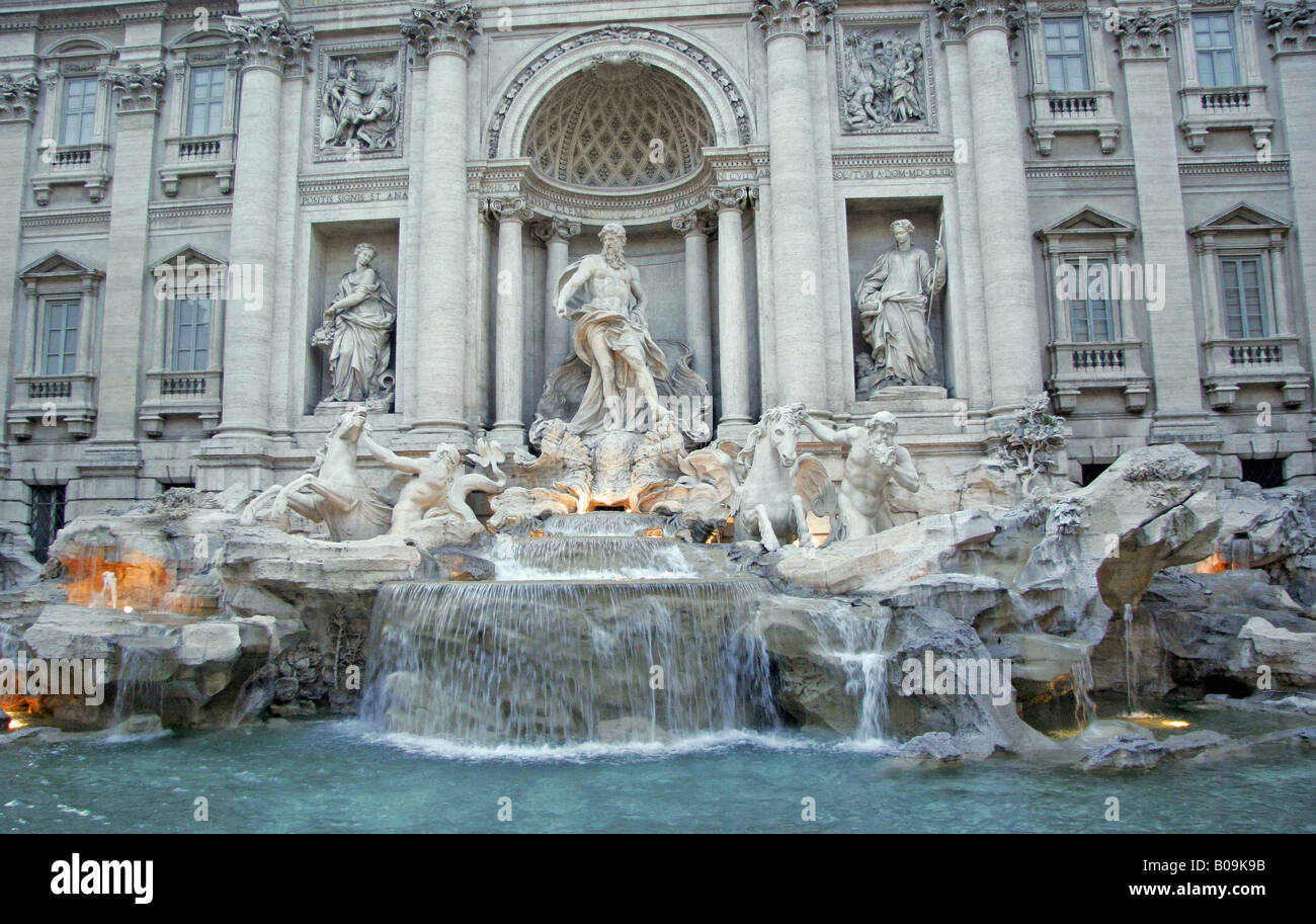 Throw coins fountain hi-res stock photography and images - Alamy