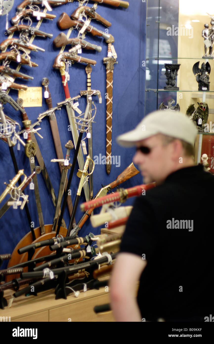 Medieval swords hi-res stock photography and images - Alamy