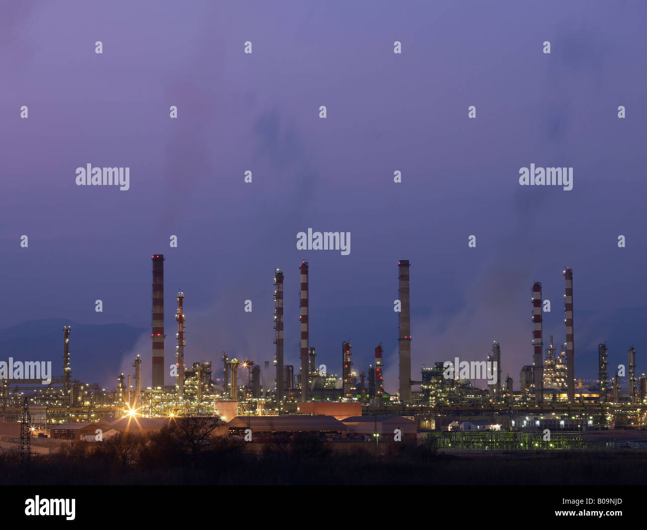 Tarragona oil industry night hi-res stock photography and images - Alamy