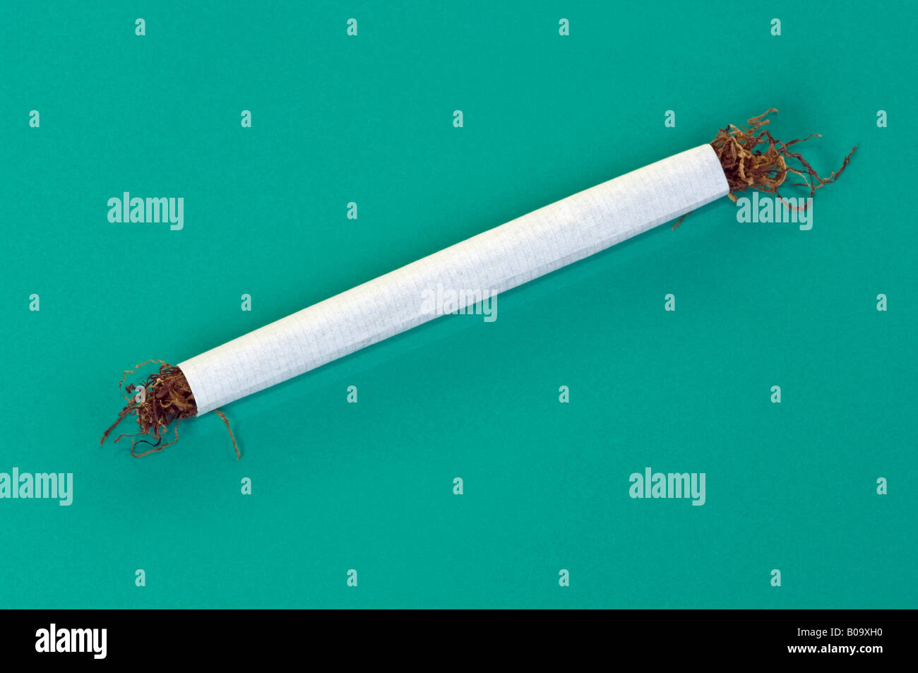 Thin Cigarettes High Resolution Stock Photography and Images - Alamy