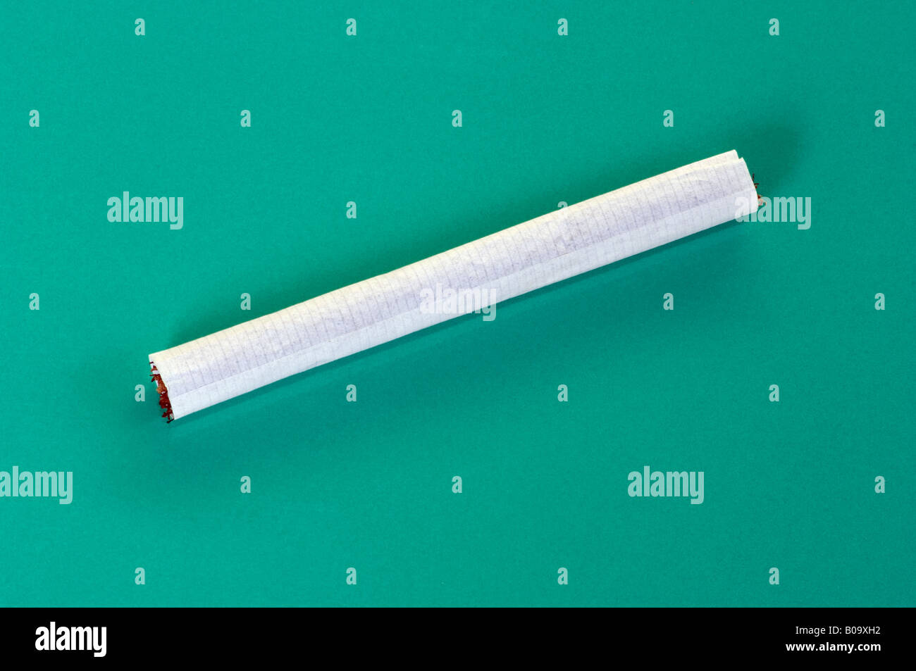 Thin Cigarettes High Resolution Stock Photography and Images - Alamy