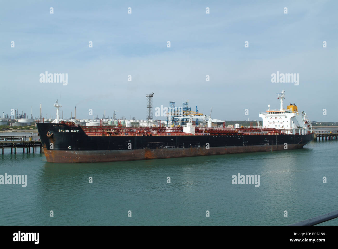 Exxonmobil refinery hi-res stock photography and images - Alamy