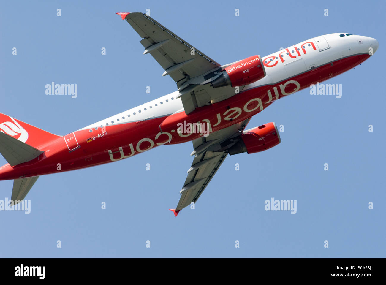 Airbus taking off hi-res stock photography and images - Alamy