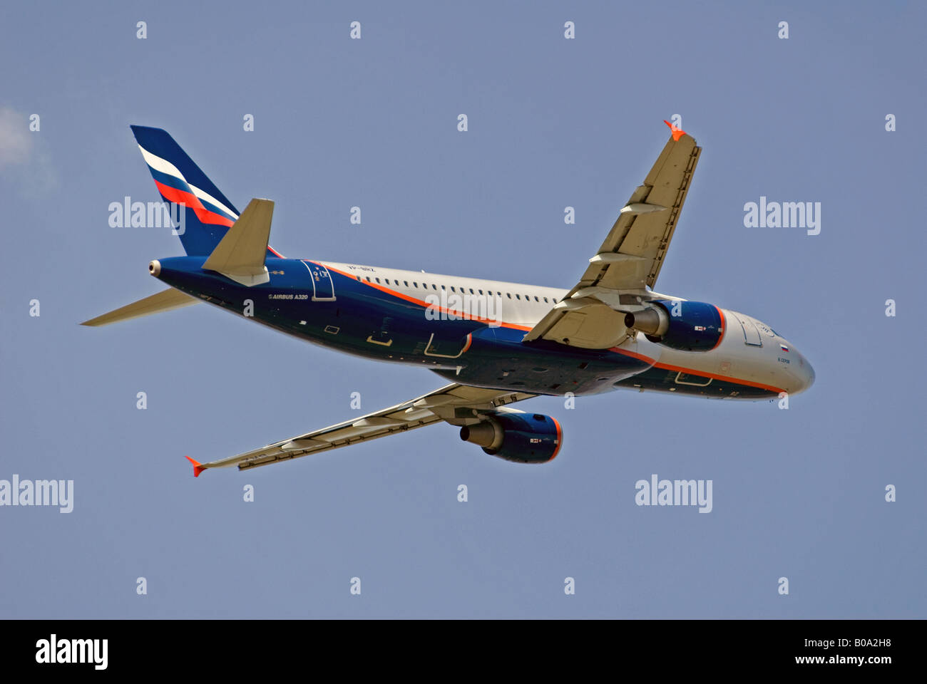 Airbus a320 takeoff hi-res stock photography and images - Alamy