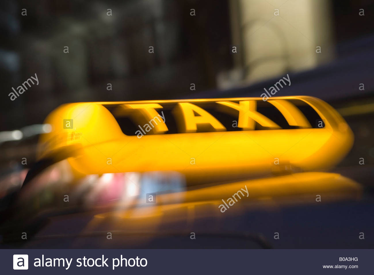 Roof Sign Taxi Cab Stock Photos & Roof Sign Taxi Cab Stock Images - Alamy