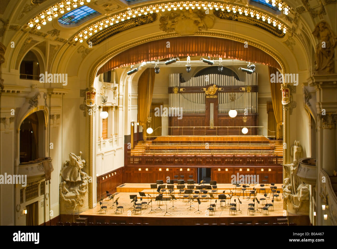 Opera house grand organ hi-res stock photography and images - Alamy