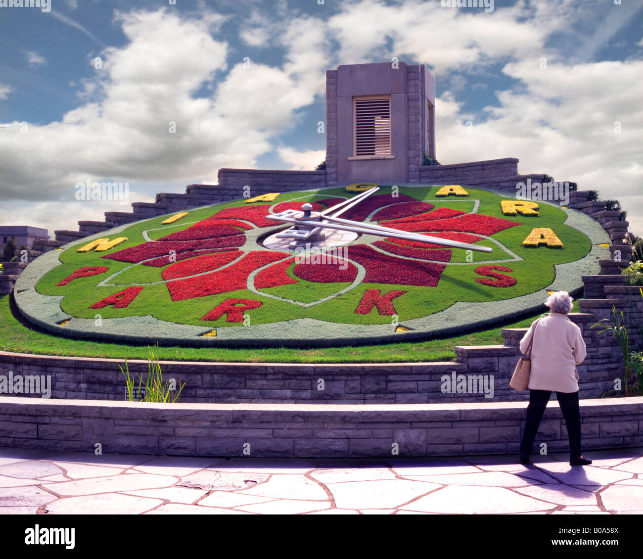 Niagara park floral clock hi-res stock photography and images - Alamy