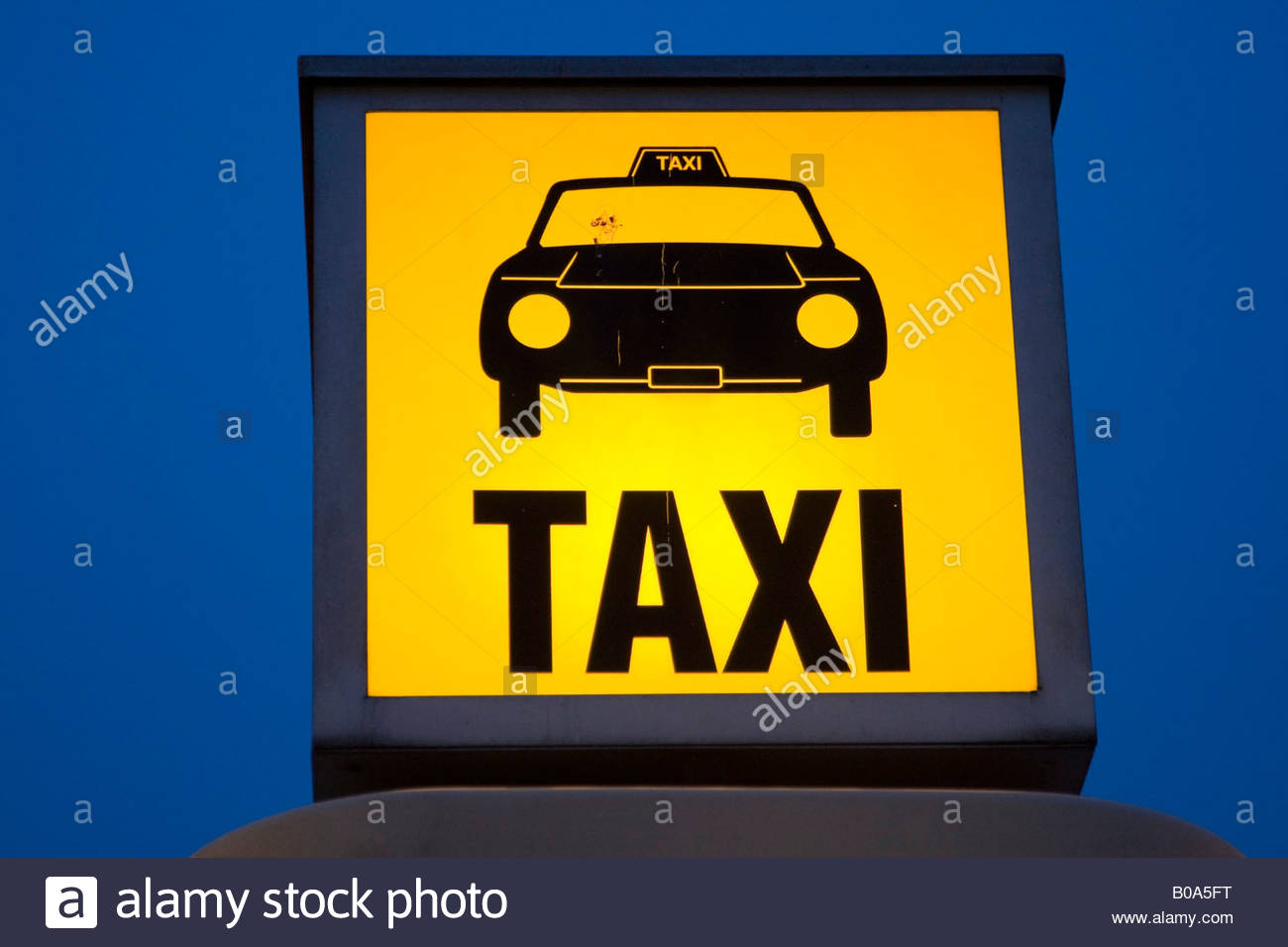 Taxi Cab Stand Stock Photos & Taxi Cab Stand Stock Images - Alamy