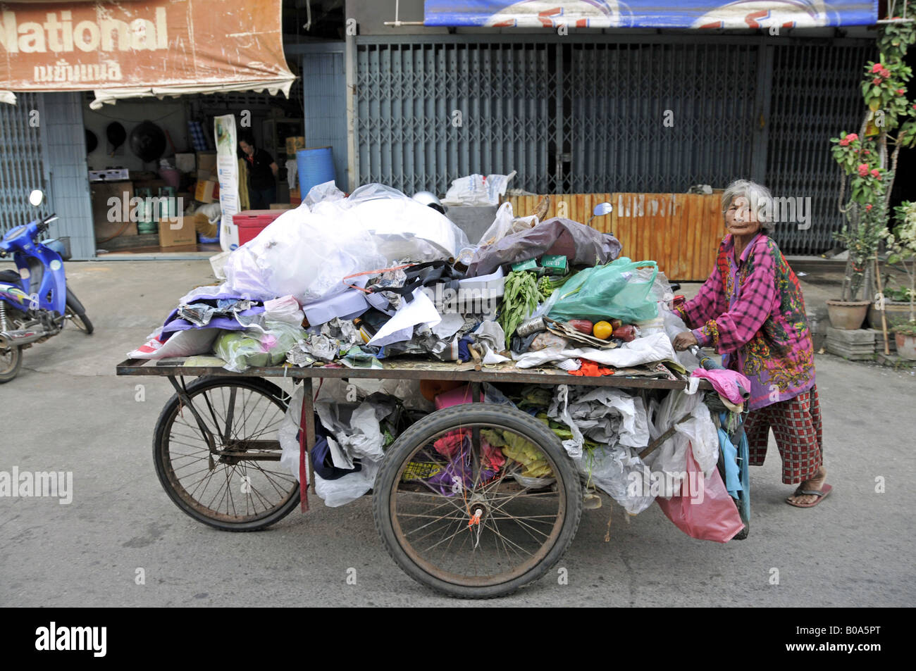 Female garbage collector hi-res stock photography and images - Alamy