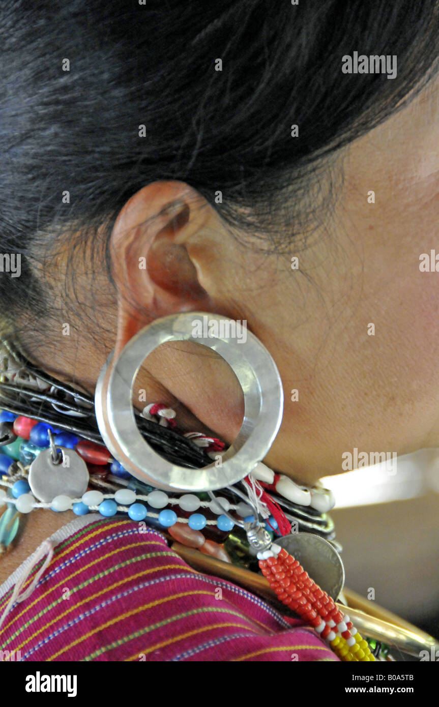 Metal flesh tunnel of padaung woman hi-res stock photography and images ...