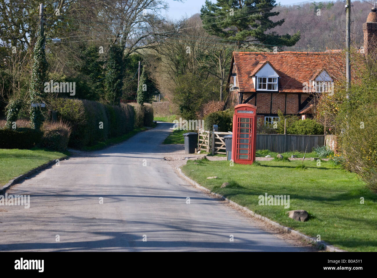 Traditional english village scene hi-res stock photography and images ...