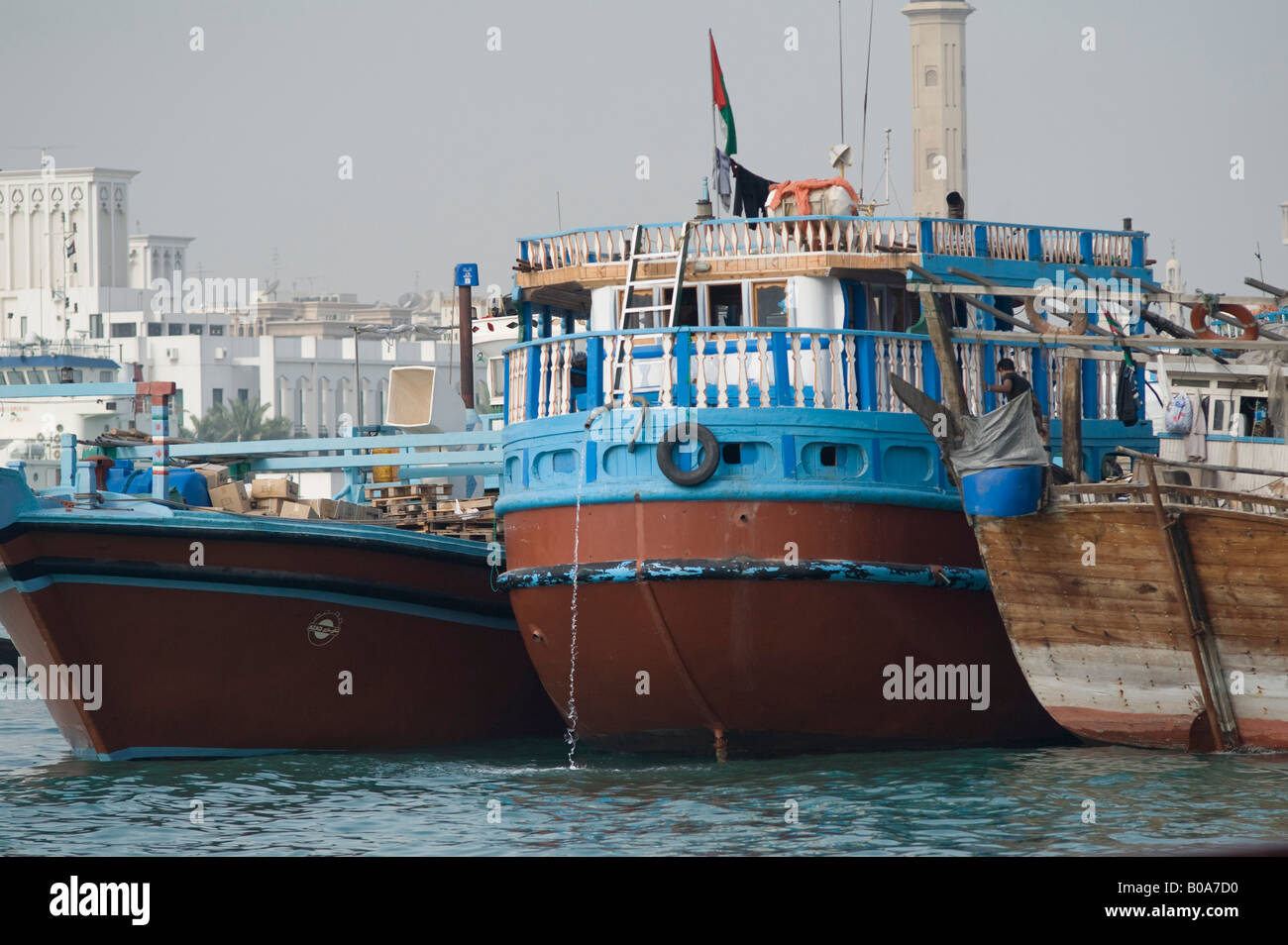 Emirates cargo ship dubai hi-res stock photography and images - Alamy