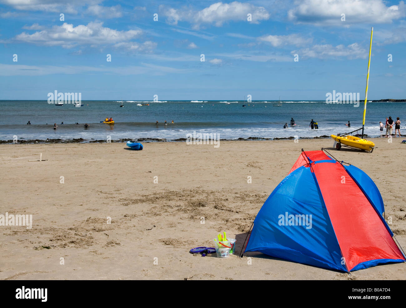 Windbreak on a beach hi-res stock photography and images - Alamy