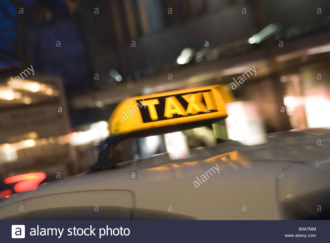 Roof Sign Taxi Cab Stock Photos & Roof Sign Taxi Cab Stock Images - Alamy