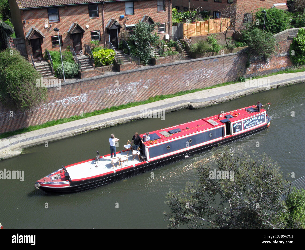 Regents canal st pancras lock hi-res stock photography and images - Alamy