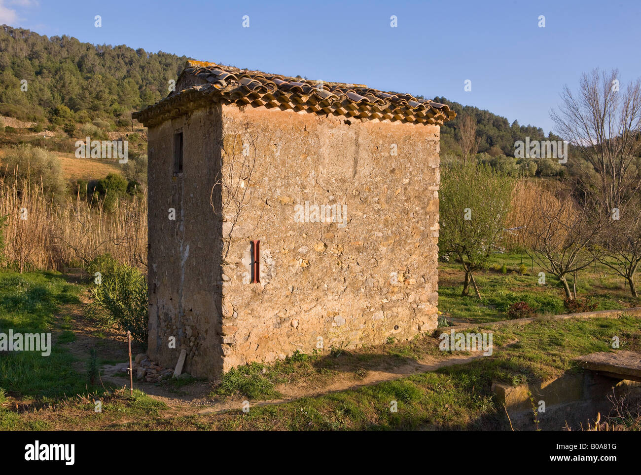Old french barn hi-res stock photography and images - Alamy