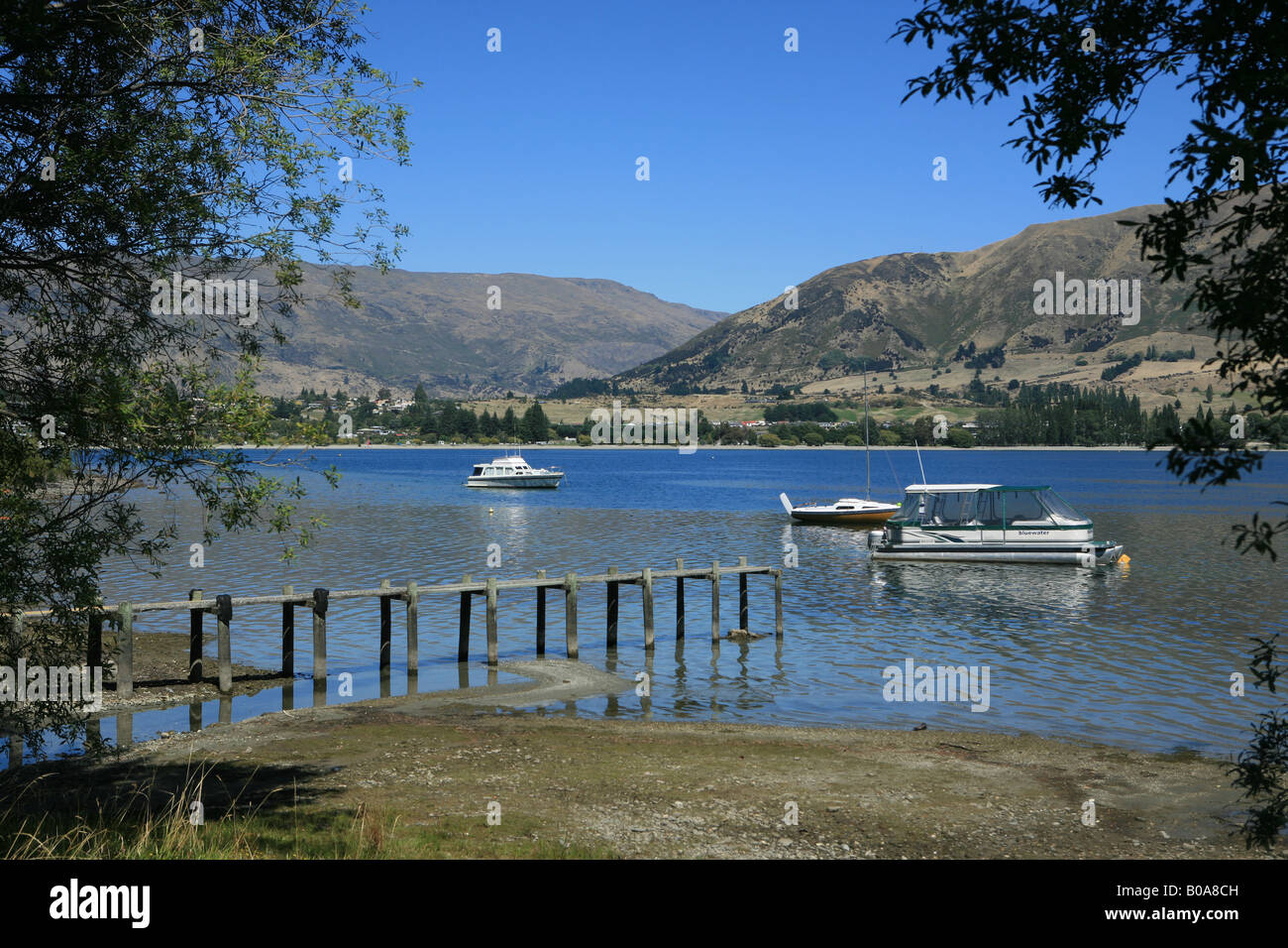 Wanaka new zealand boats hi-res stock photography and images - Alamy