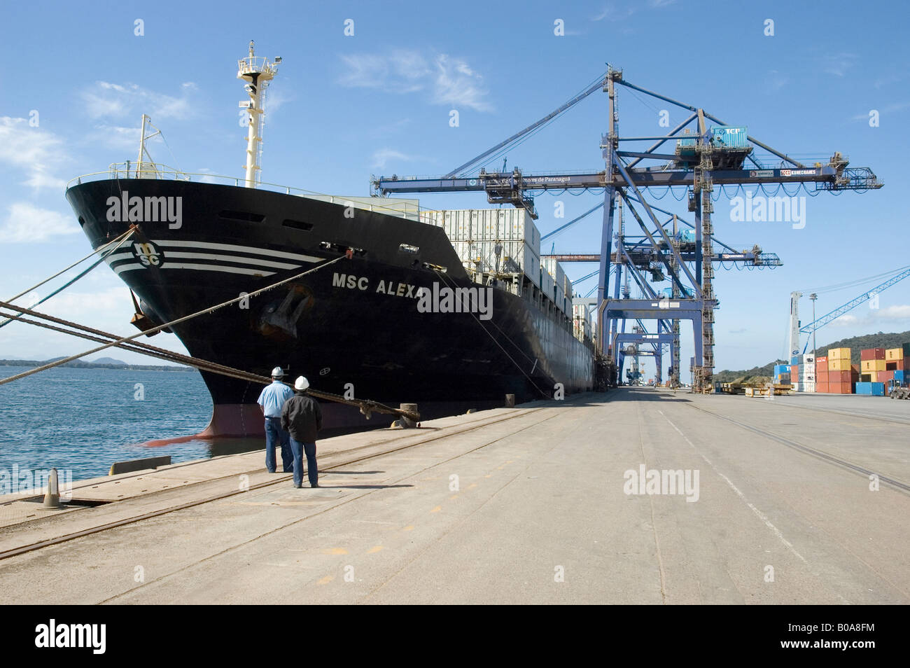 ship in port Stock Photo - Alamy