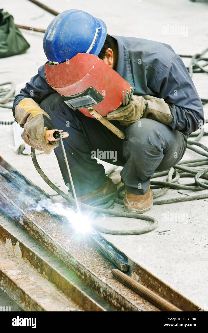 Construction workers iron rods construction hi-res stock photography ...