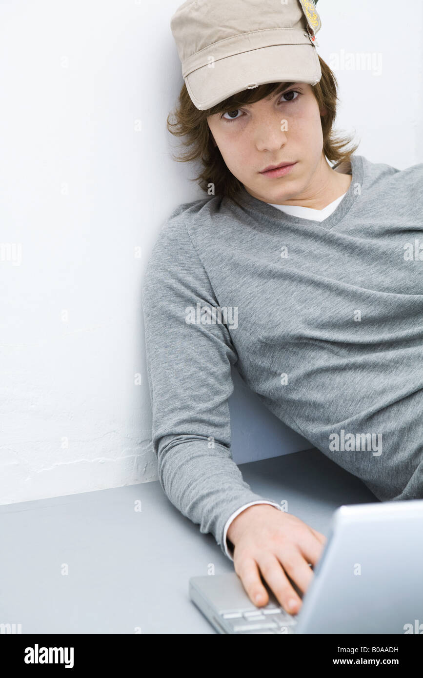Teenager posture computer hi-res stock photography and images - Alamy