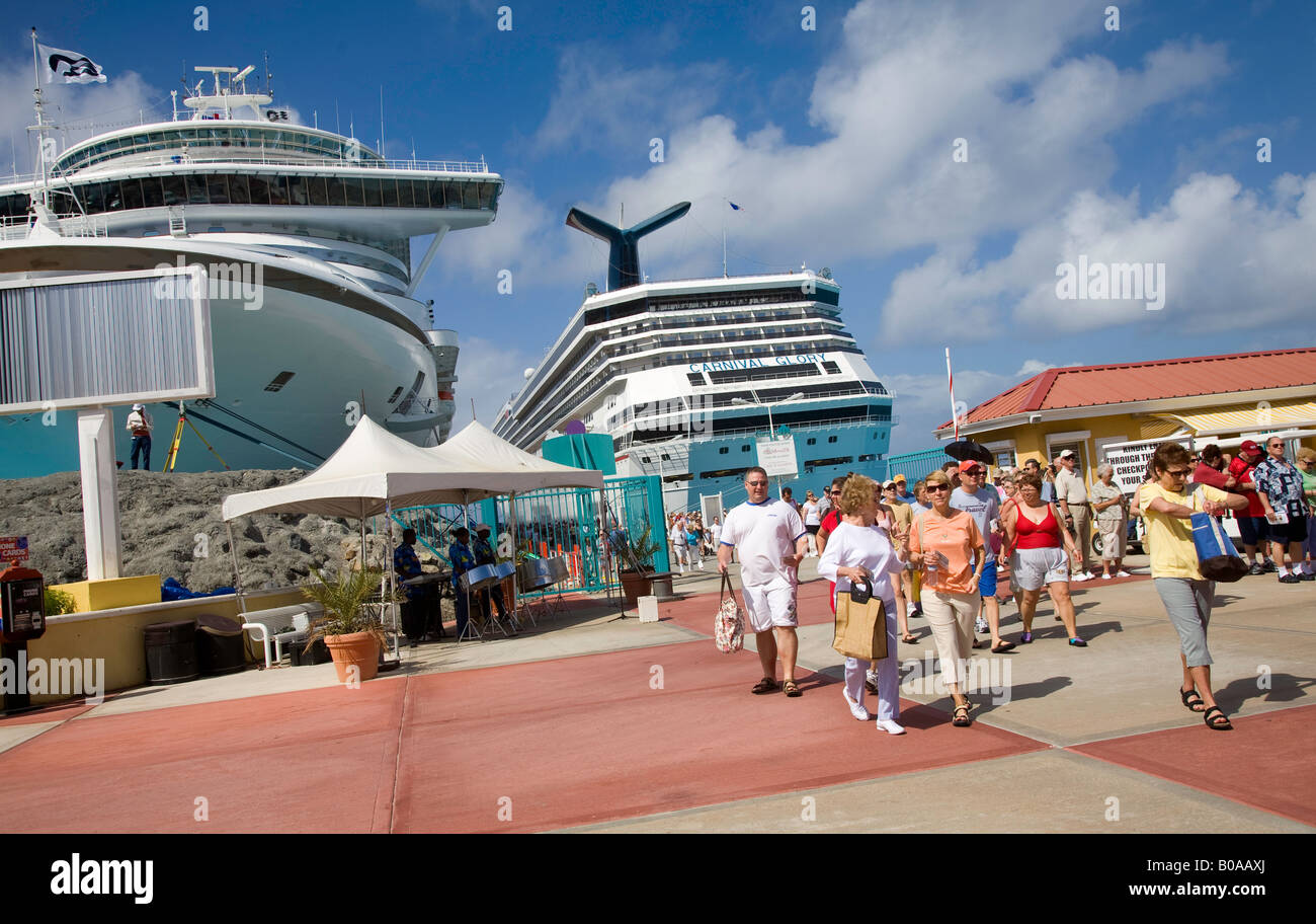 Cruise ship mariner of the seas sailing st maarten st maarten hi-res ...