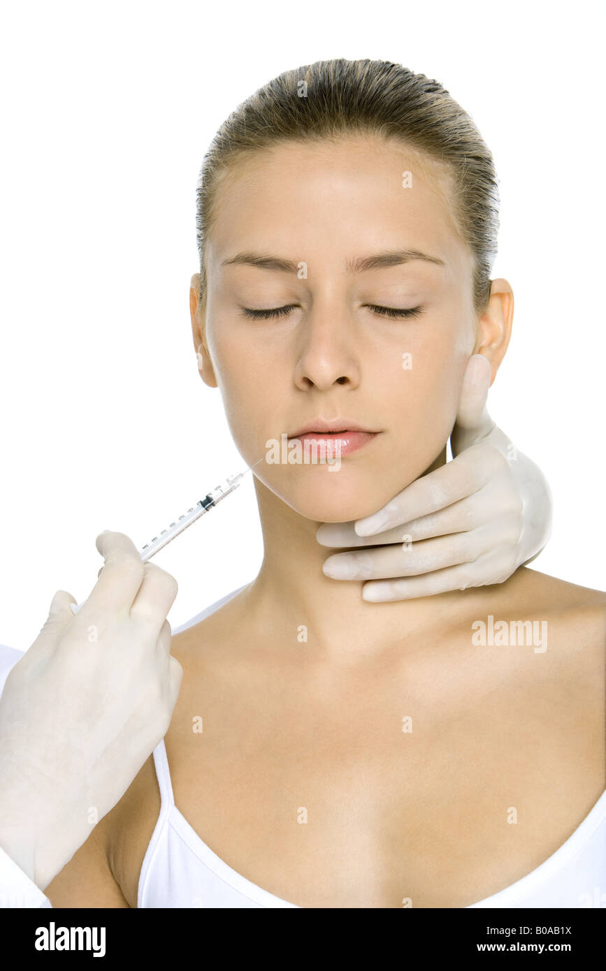 Woman receiving Botox injection, eyes closed Stock Photo - Alamy