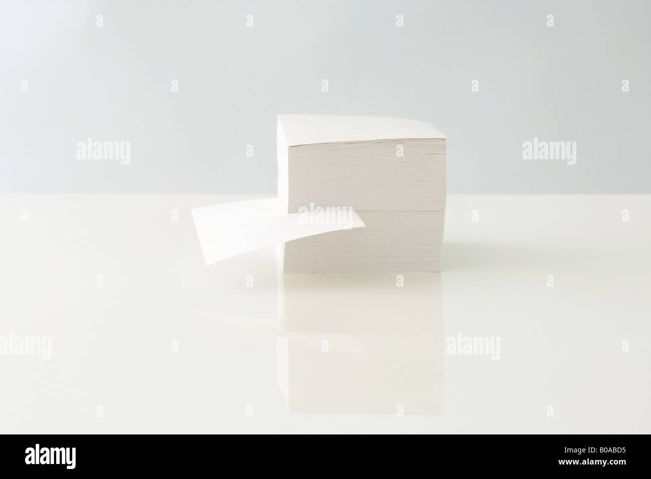 Note block with single sheet coming out Stock Photo - Alamy