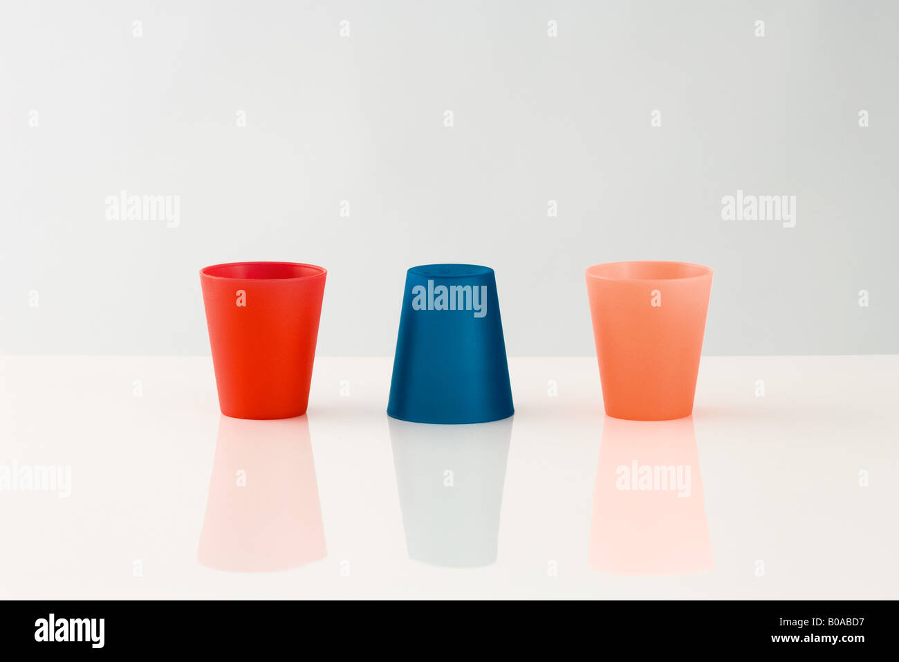 Plastic cups in rows hi-res stock photography and images - Alamy