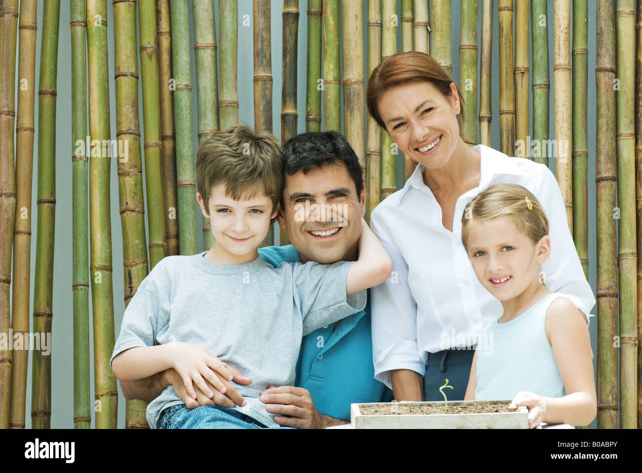Nuclear family portraits hi-res stock photography and images - Alamy