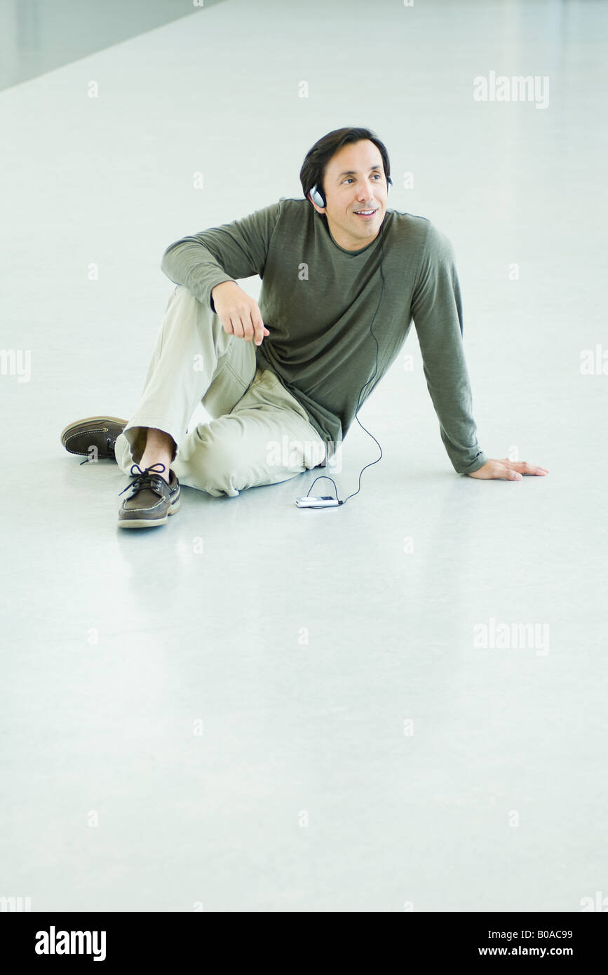 Man sitting casually on the floor hi-res stock photography and images ...