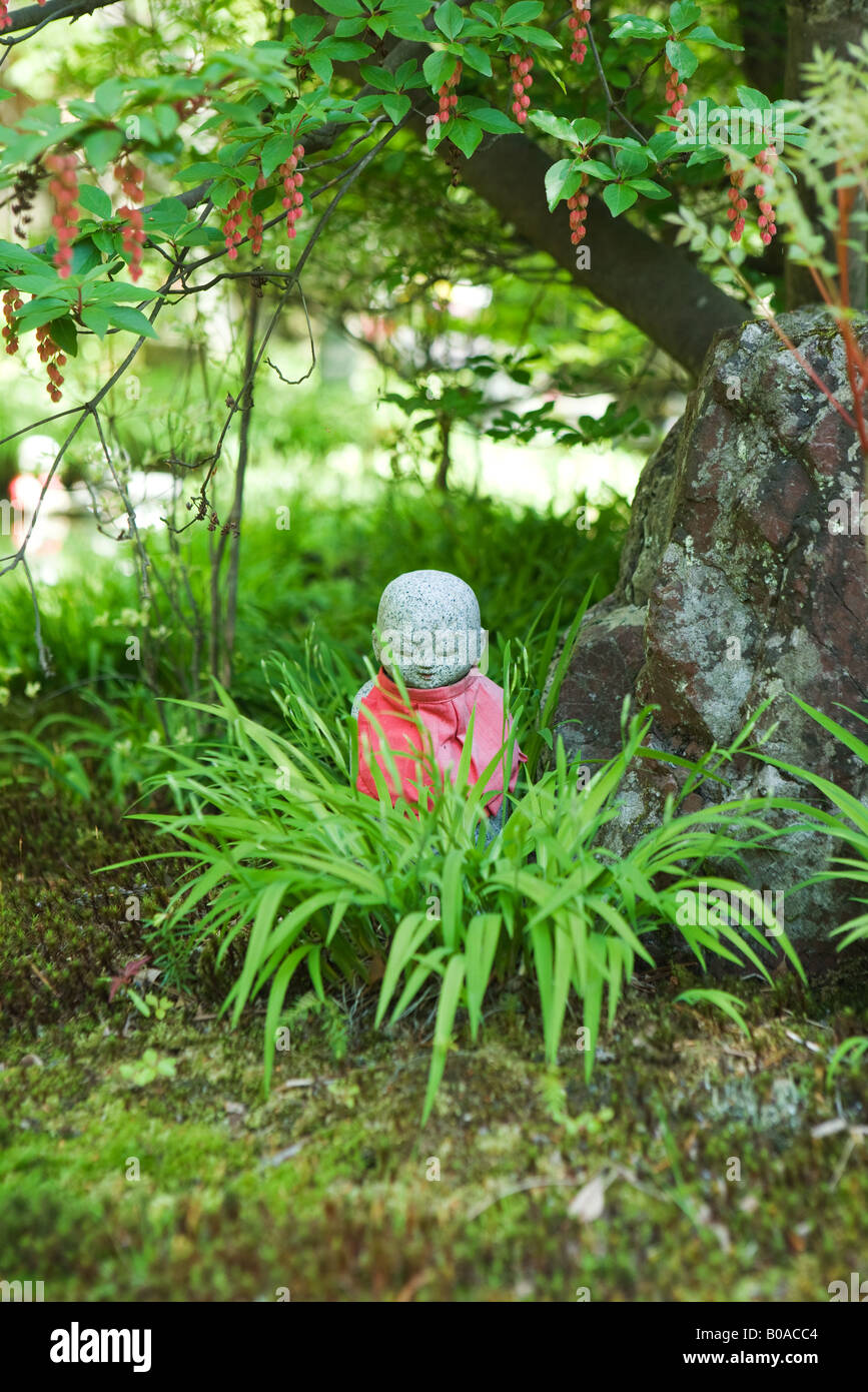 Statuette In Ornamental Garden Stock Photo Alamy statuette-in-ornamental-garden-stock-photo-alamy