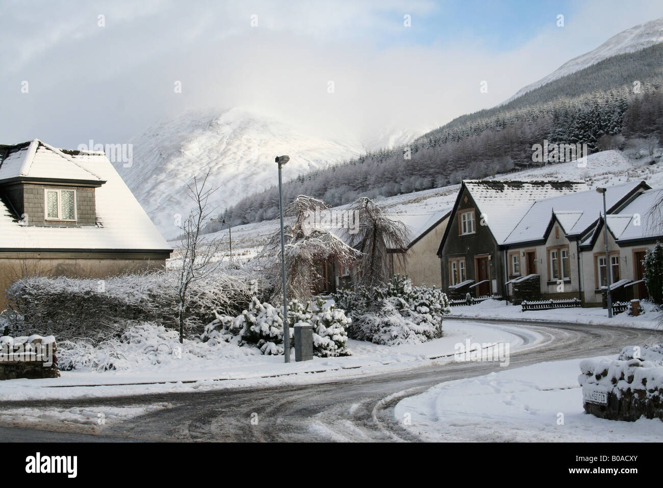 Street scene in snowy weather Stock Photo - Alamy