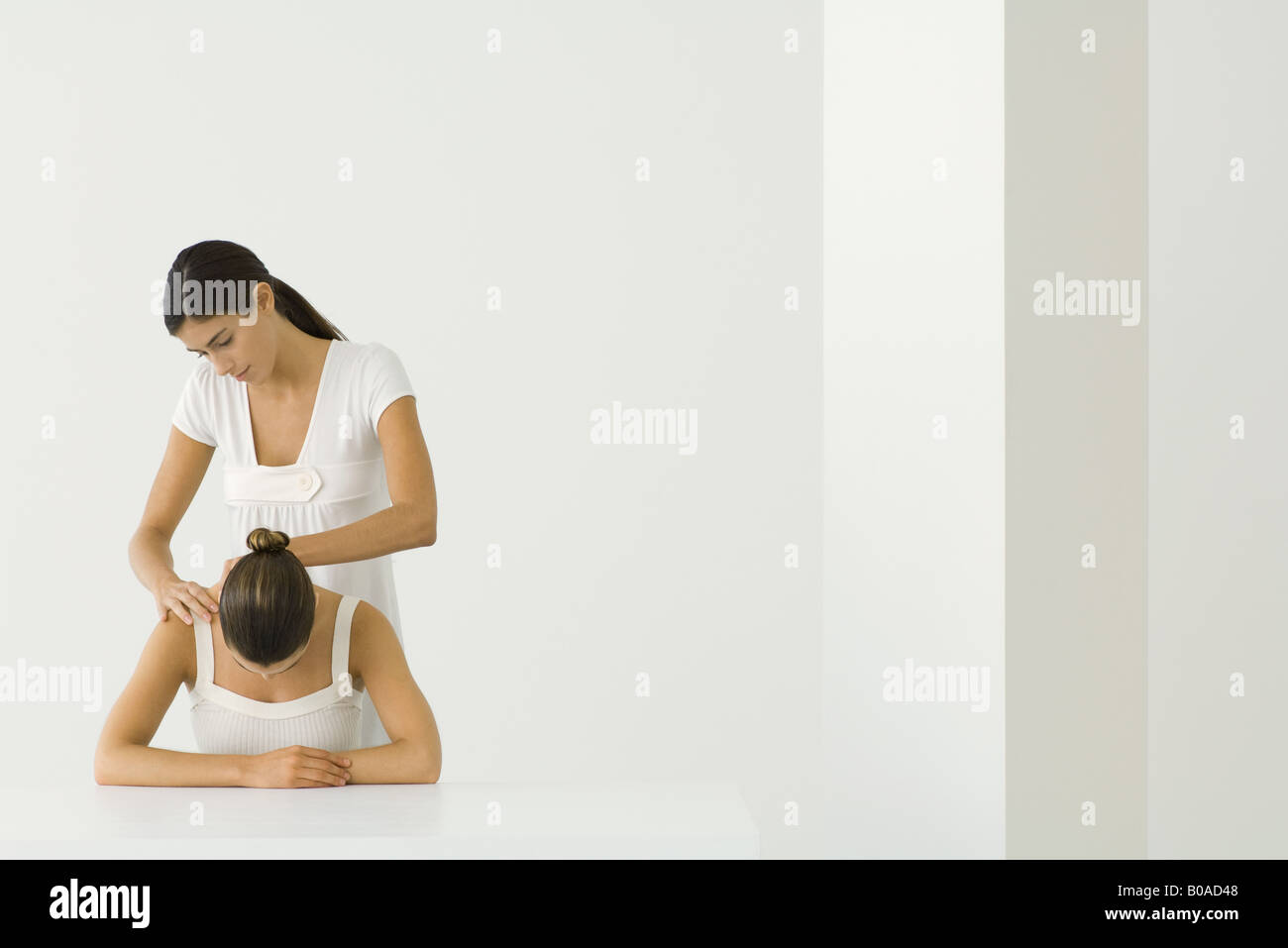 Massage therapist massaging woman's back Stock Photo - Alamy