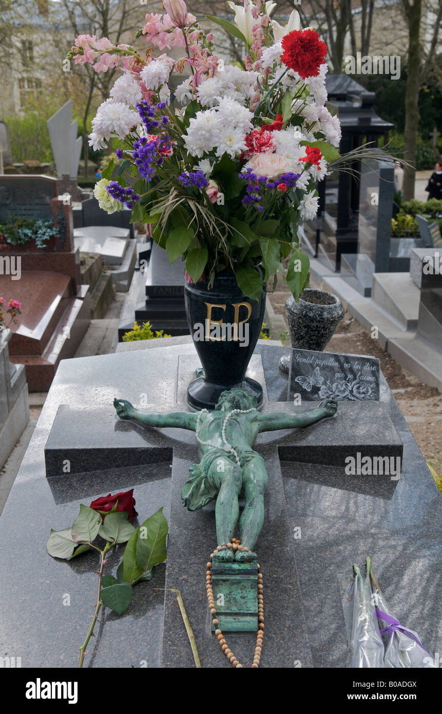 The grave of Edith Piaf in Père Lachaise Cemetery Paris France Stock ...