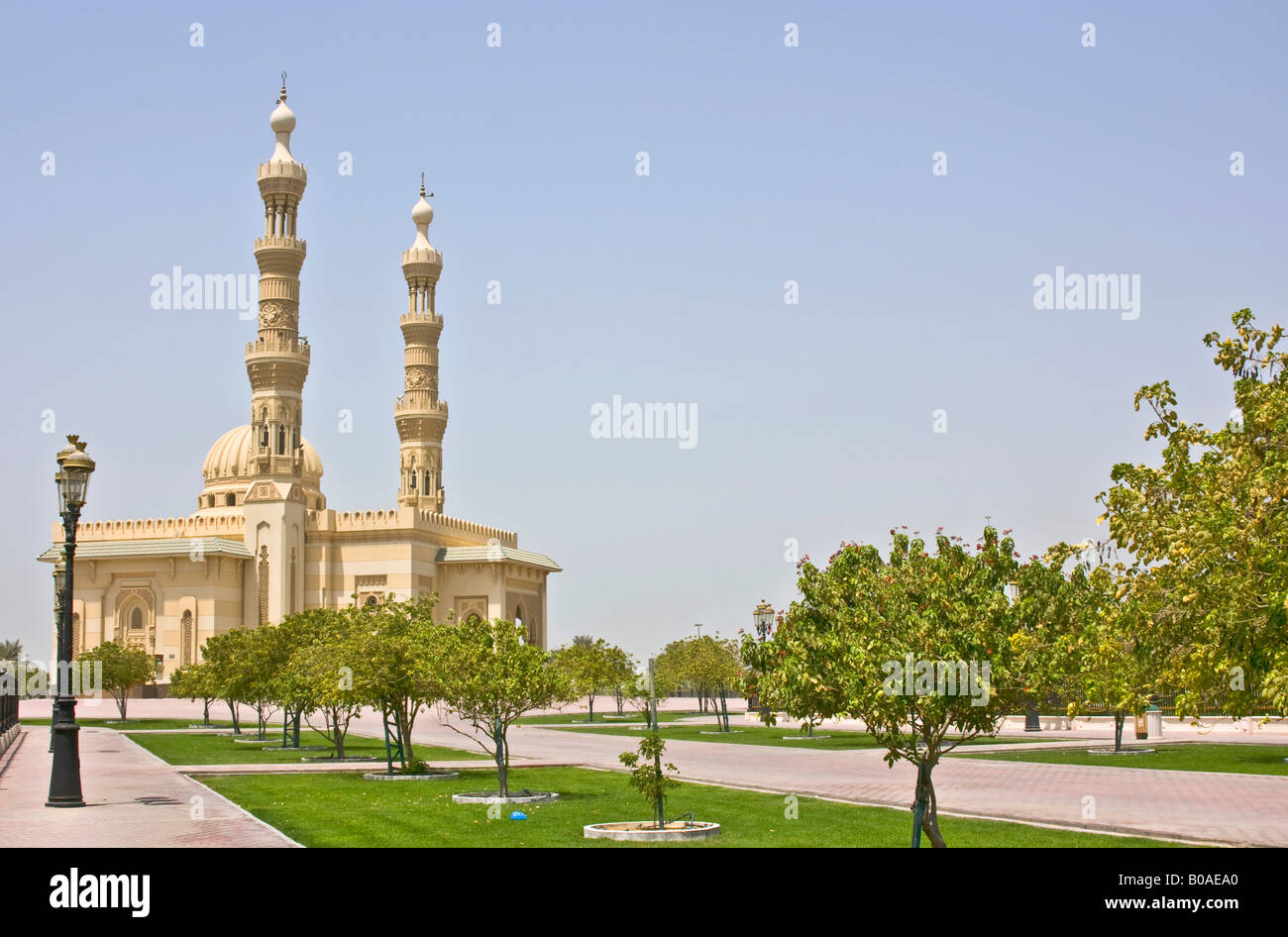 Mosque in sharjah Stock Photo - Alamy