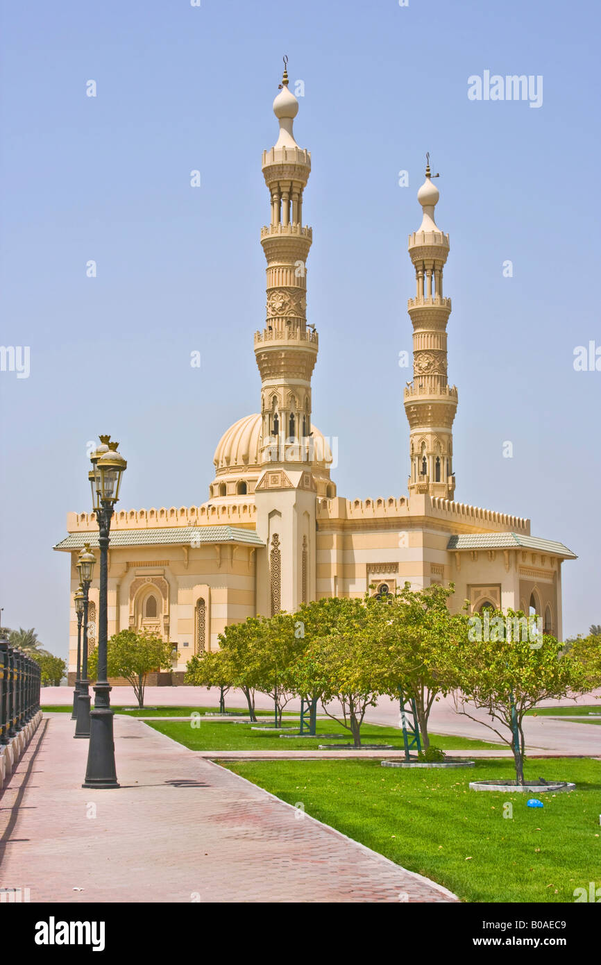 Mosque in sharjah Stock Photo - Alamy