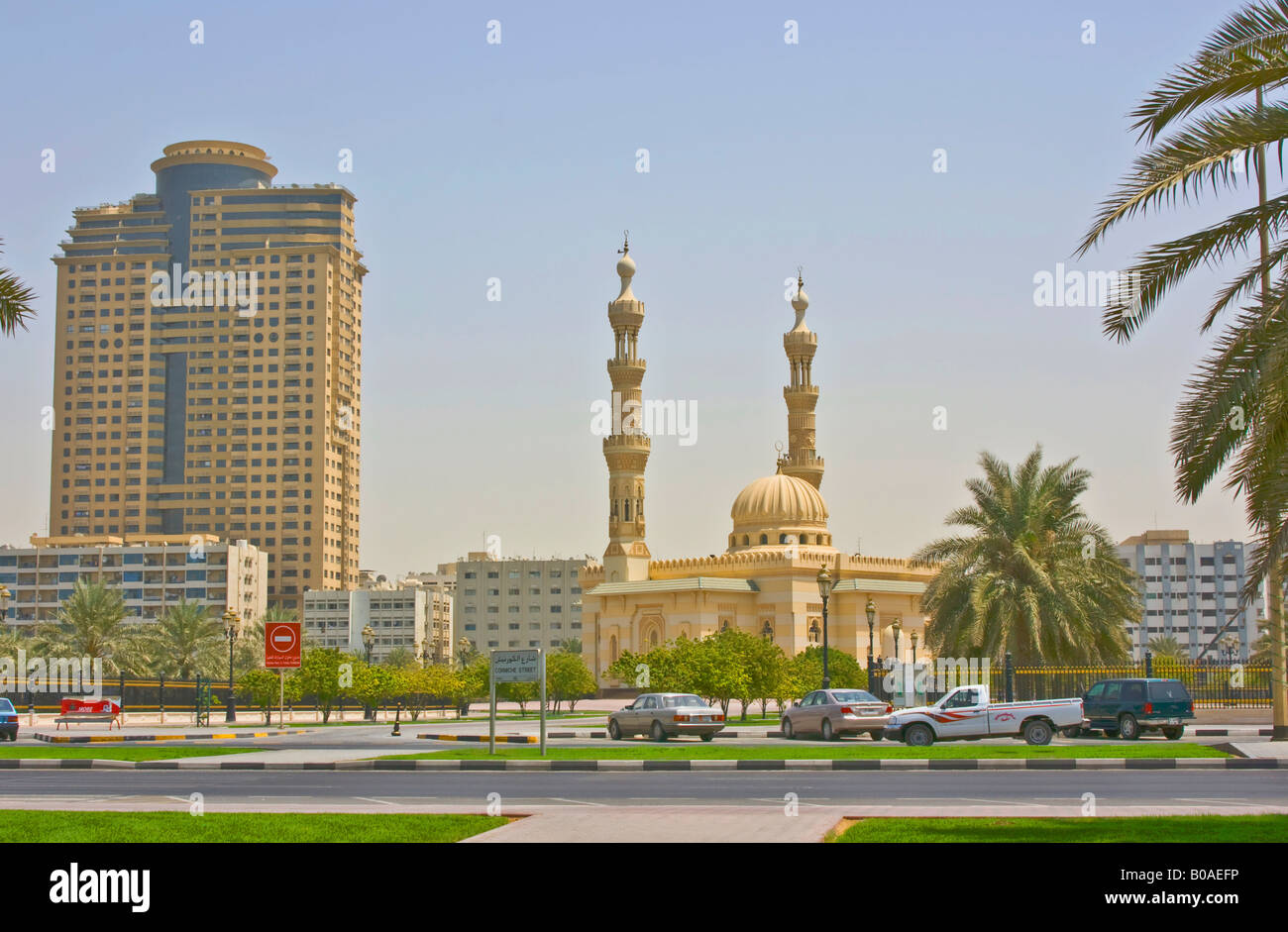 Mosque and modern building in Sharjah Stock Photo - Alamy