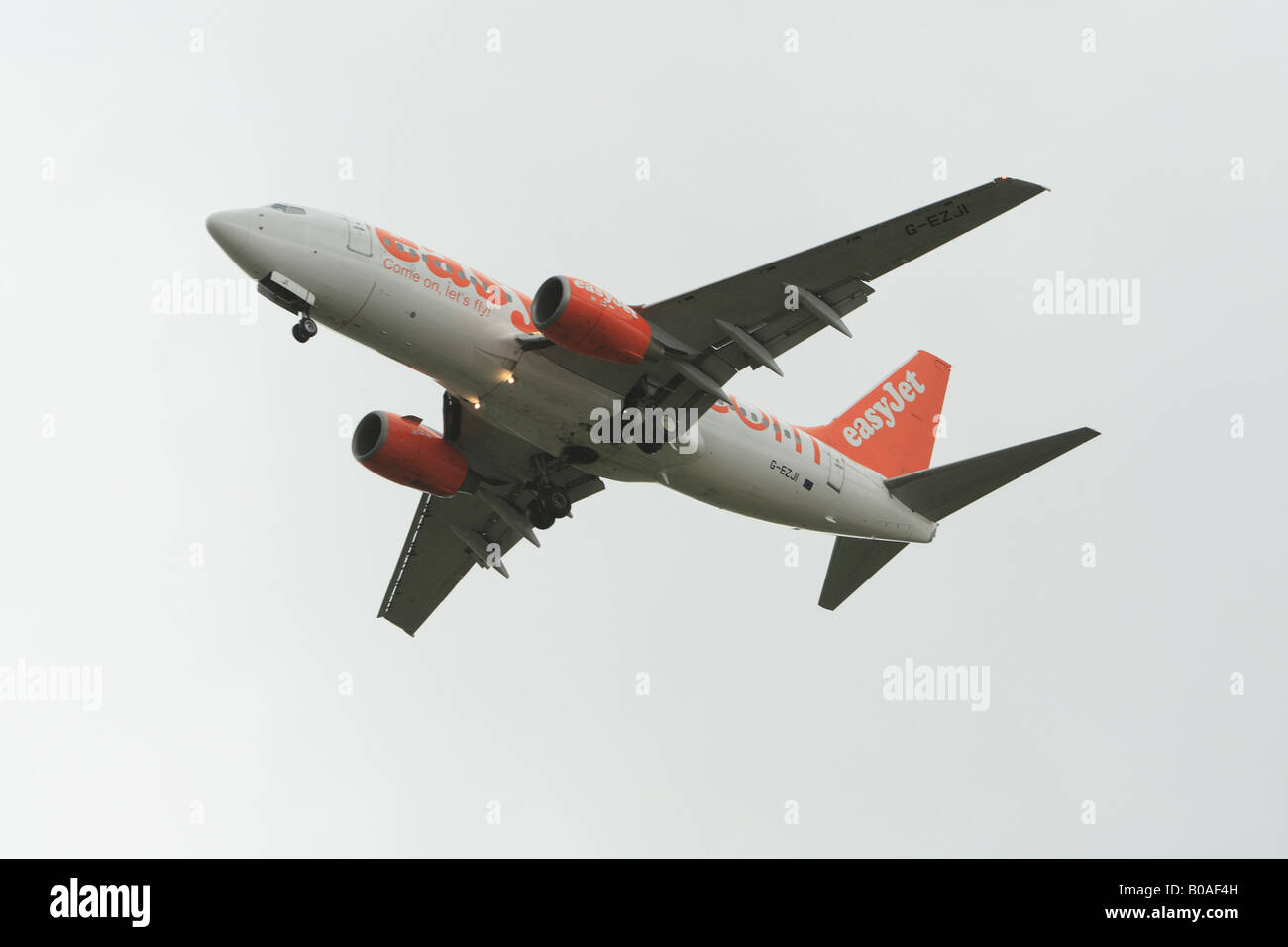 Aircraft on final approach hi-res stock photography and images - Alamy