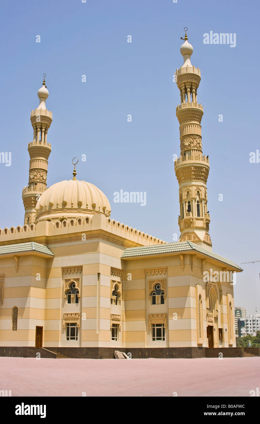 Mosque in sharjah Stock Photo - Alamy