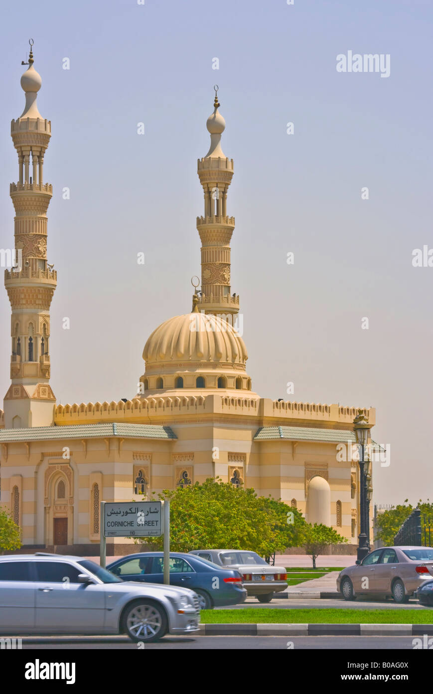 Mosque in Sharjah Stock Photo - Alamy