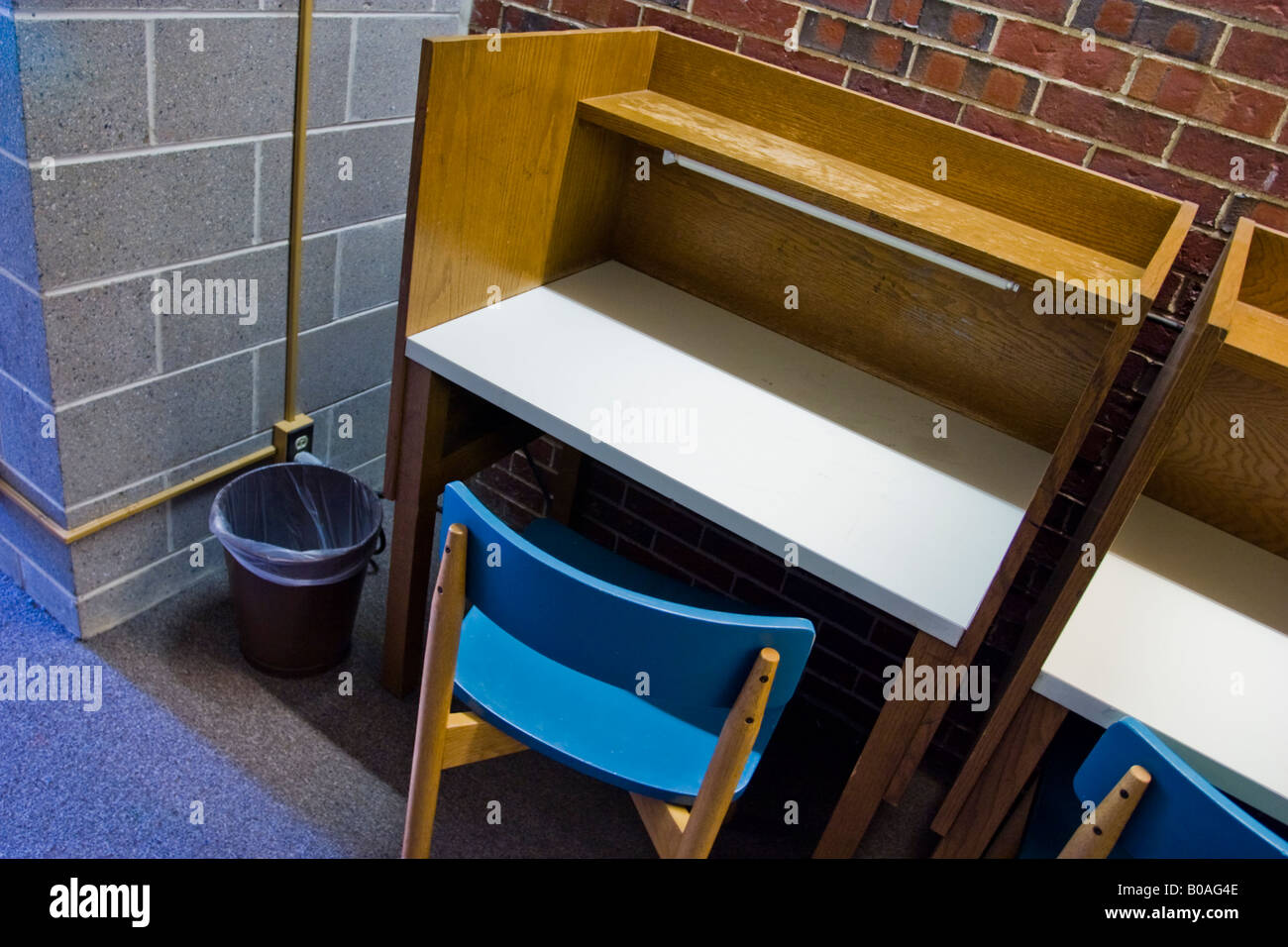 Empty carrels at a college library Stock Photo - Alamy