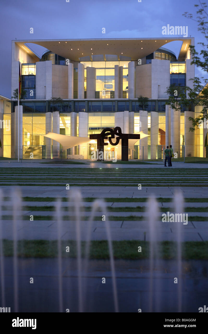 The Federal Chancellery building in the evening, Berlin, Germany Stock ...
