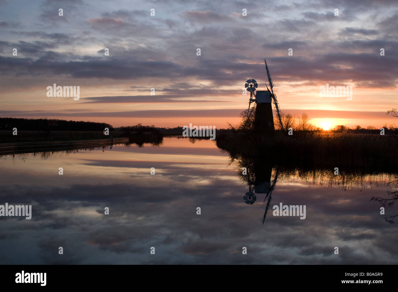 sunset Turf Fen Windmill, Broadland, Norfolk Stock Photo - Alamy