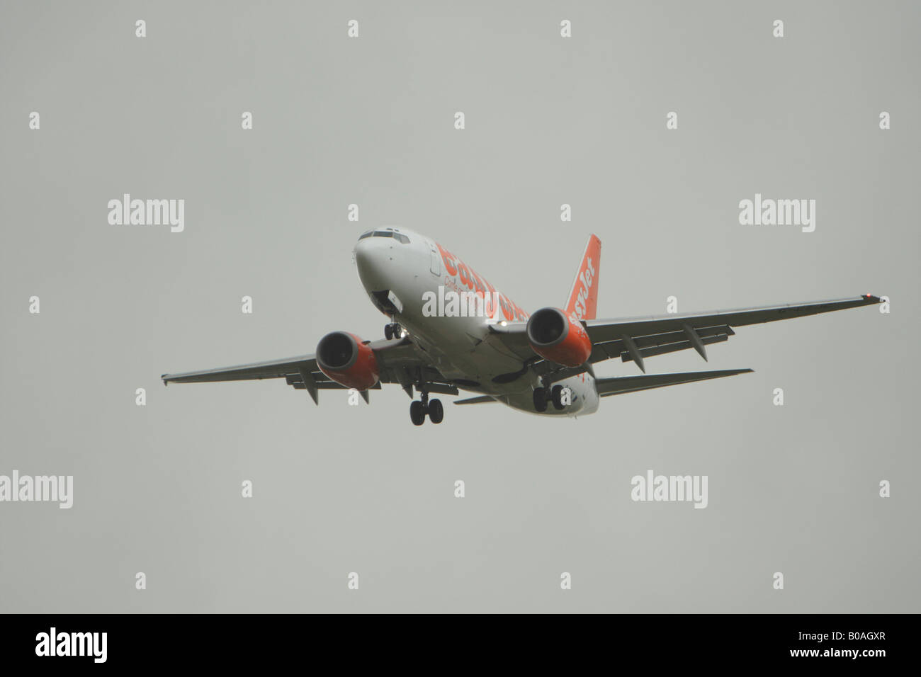 Aircraft on final approach to landing at Luton Airport Stock Photo - Alamy