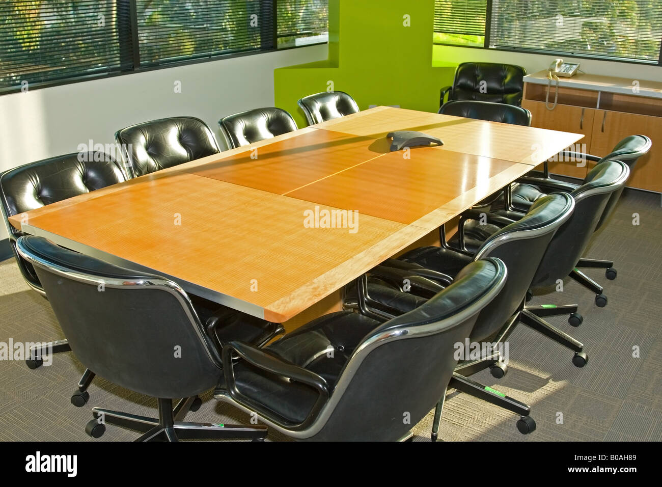 Office employee cubicles hi-res stock photography and images - Alamy