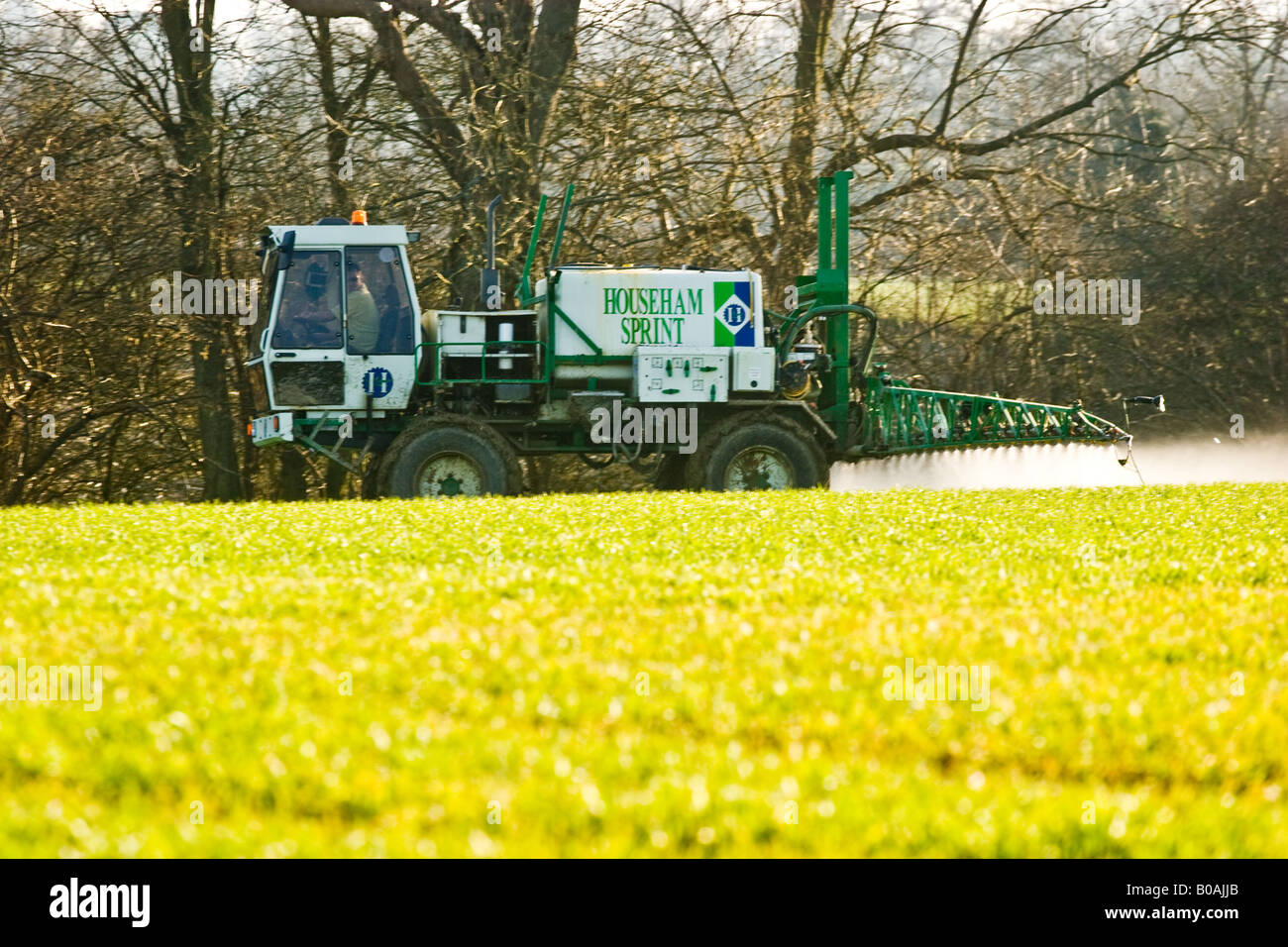 Weed spraying hi-res stock photography and images - Alamy