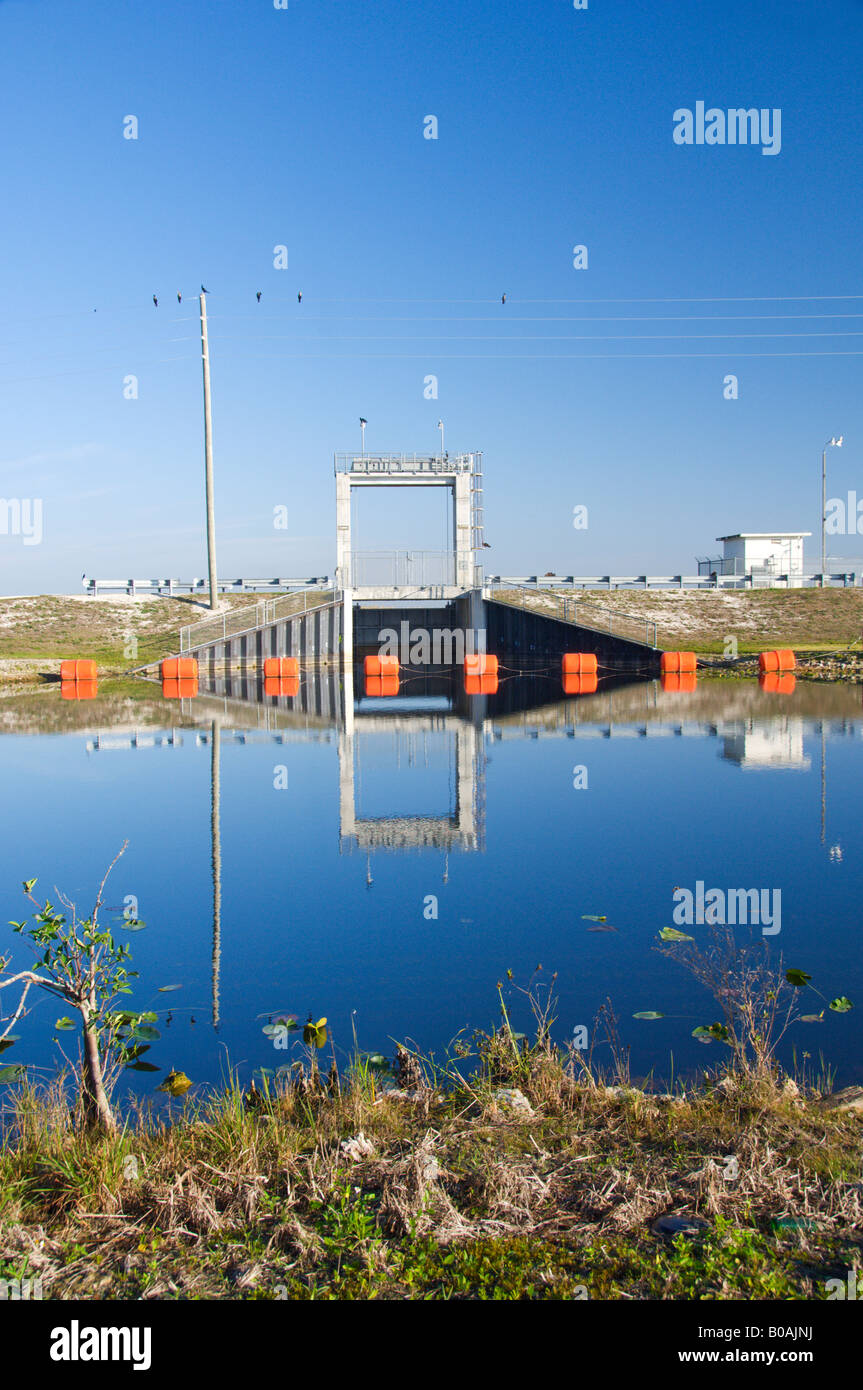 Water control structure hi-res stock photography and images - Alamy