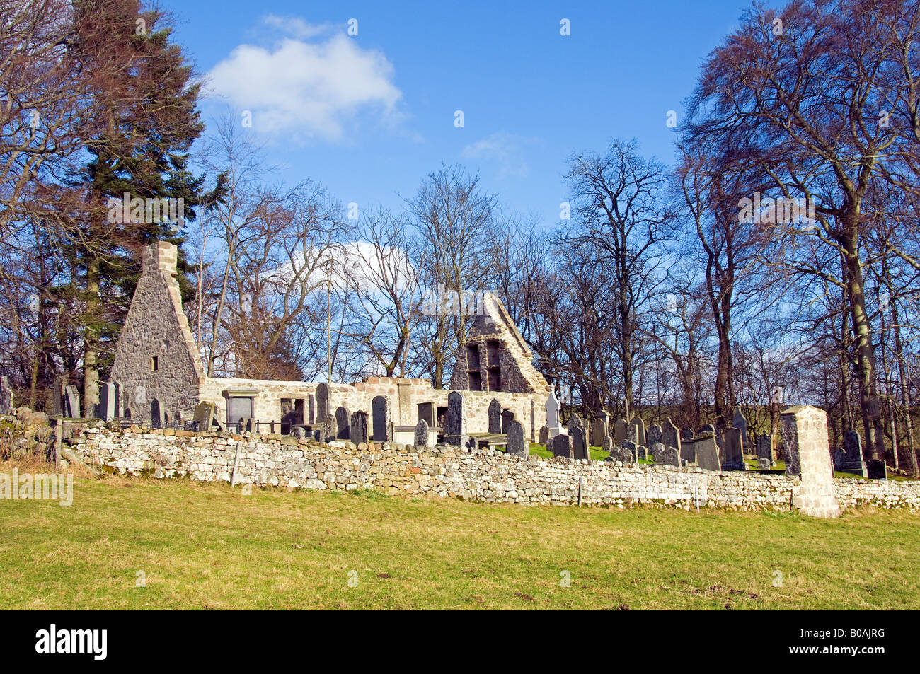 Church and gravestone hi-res stock photography and images - Alamy